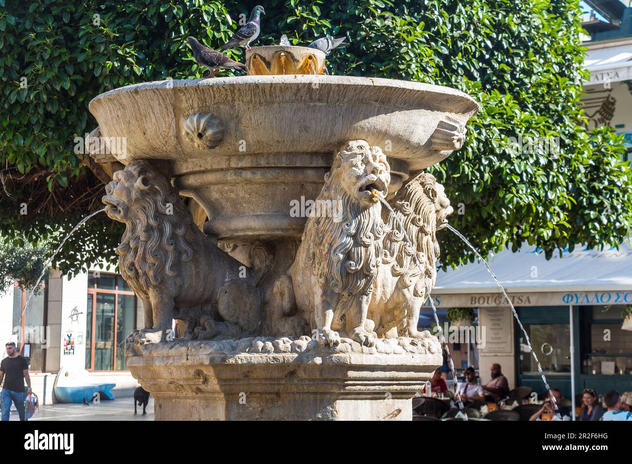 Morosini Fountain (Lion Fountain) in Heraklion Old Town, North Crete ...