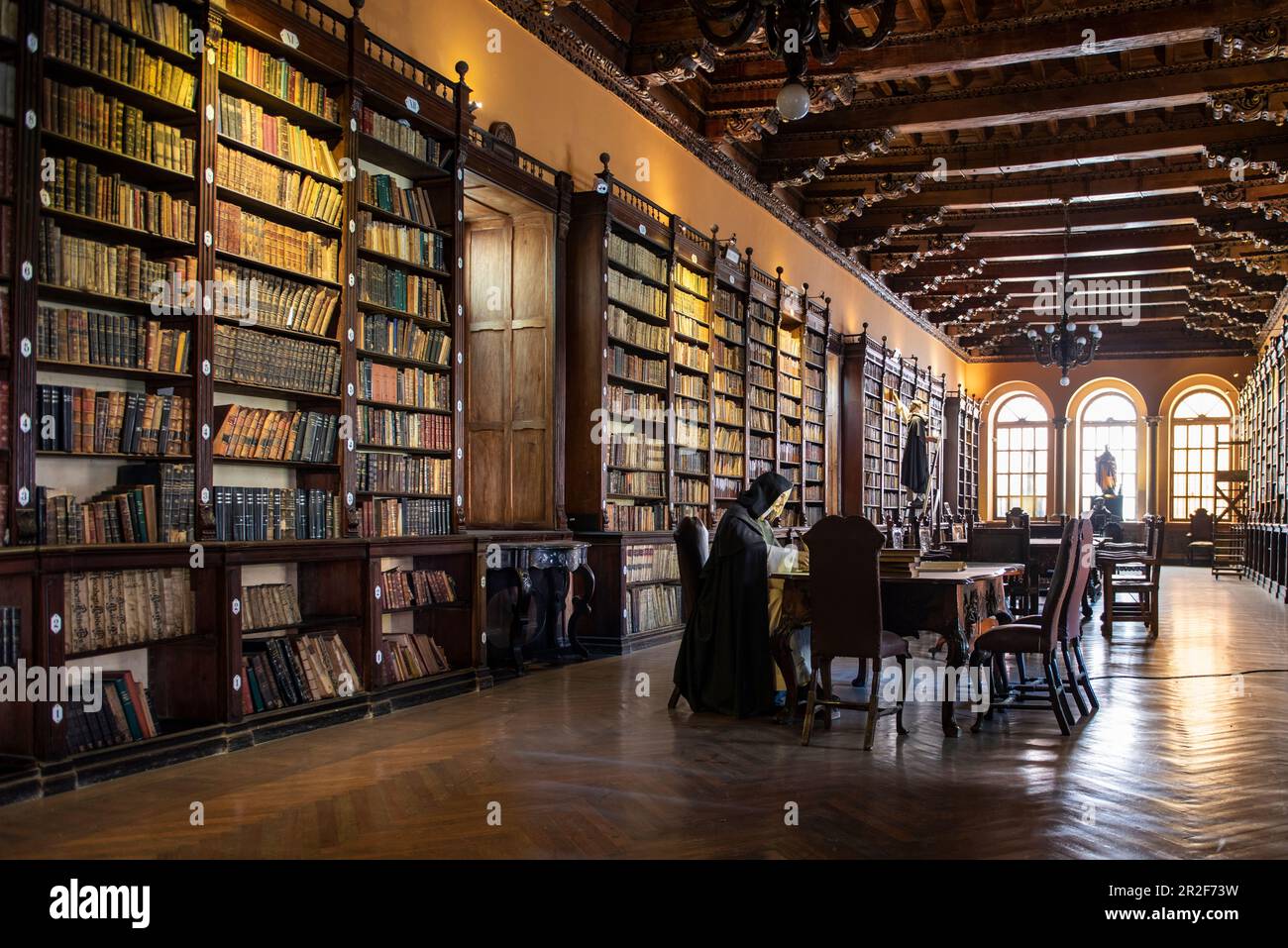 Elegant 16th century Casa Aliaga library as old as the city itself ...