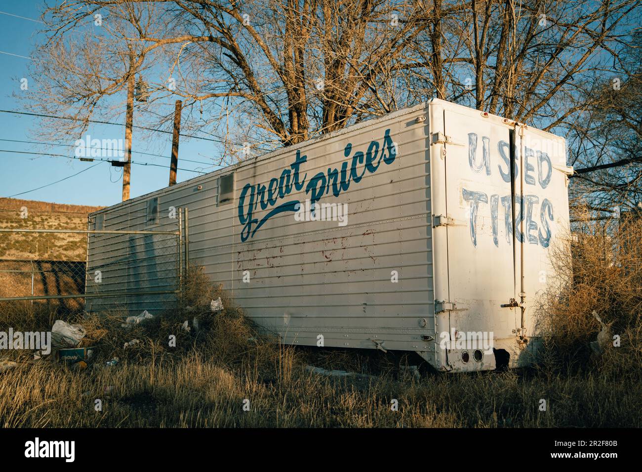 Used tires sign hi-res stock photography and images - Alamy