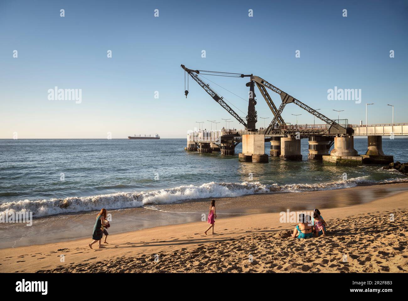 Muelle Vergara (historic pier), Viña del Mar beach near Valparaiso ...
