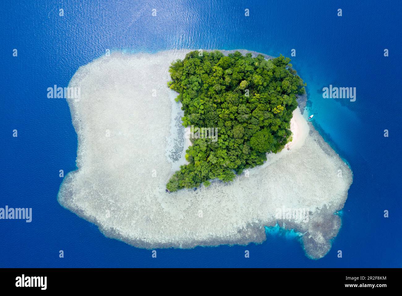 View of Restorf Island, Kimbe Bay, New Britain, Papua New Guinea Stock ...
