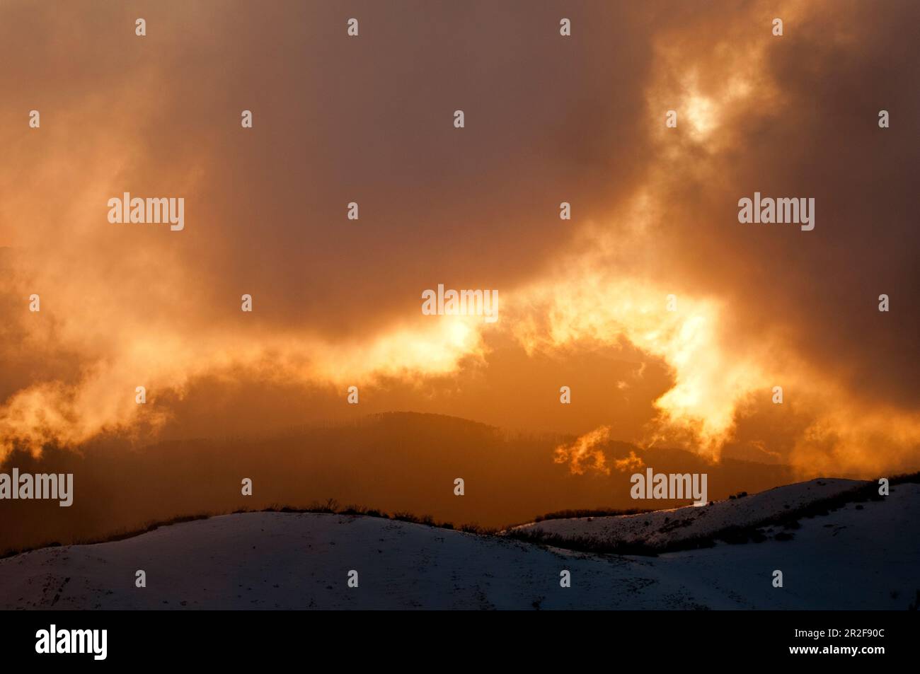 Late light makes the clouds glow on Razorback Ridge at Mt. Feathertop ...