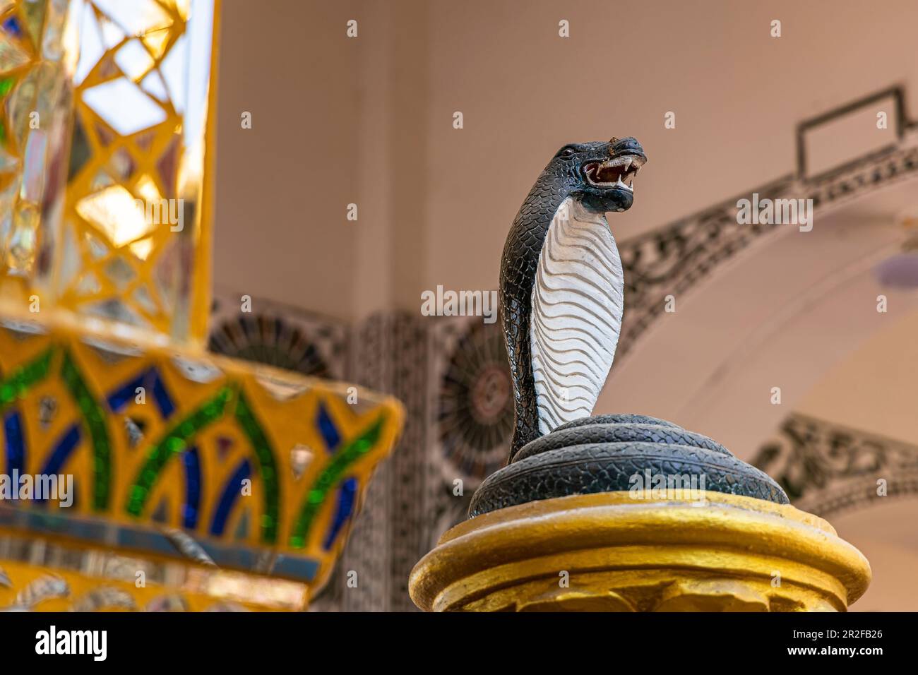 Snake figure hi-res stock photography and images - Alamy