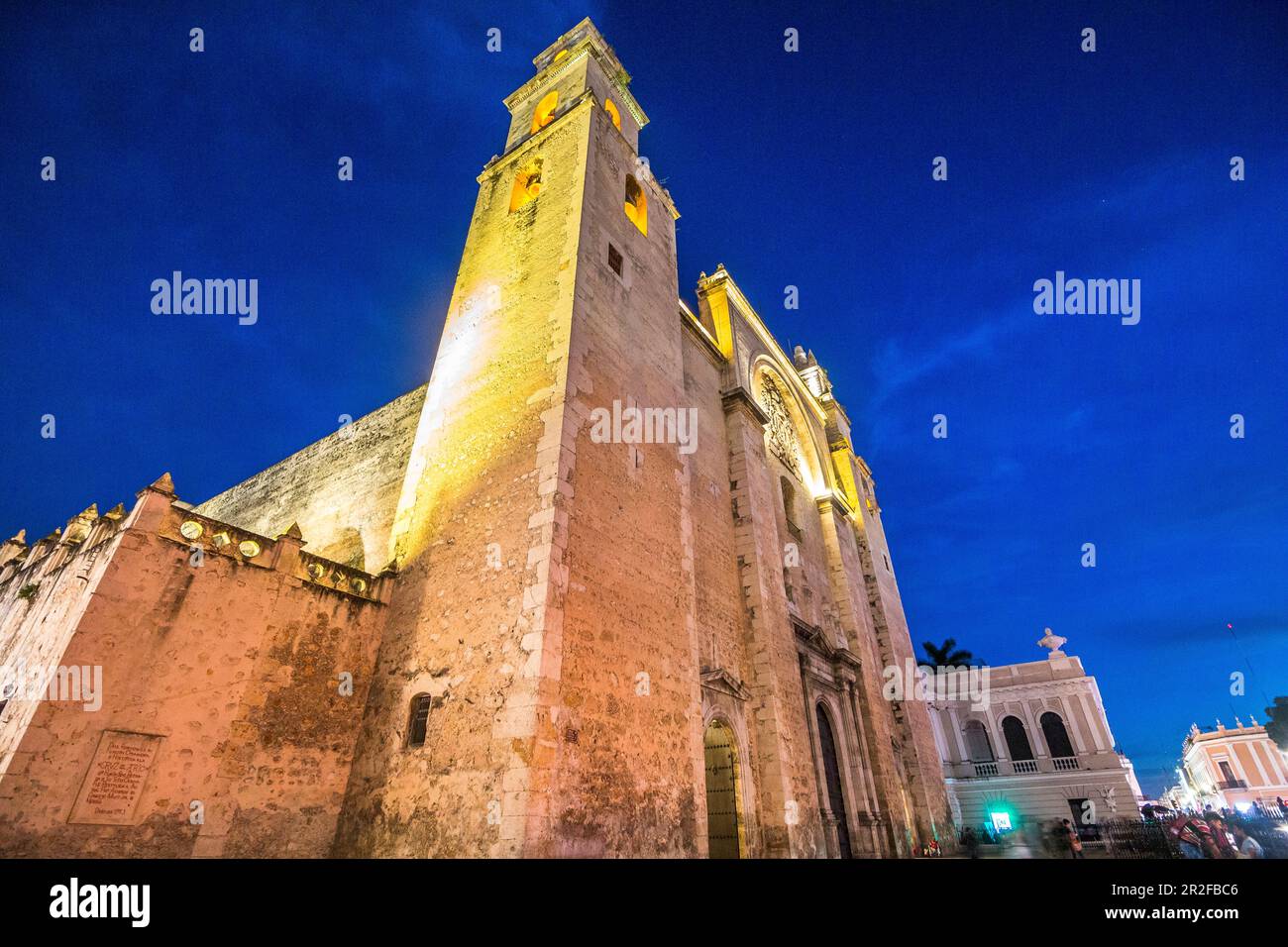 Merida Cathedral at night, Yucatan, Mexico Stock Photo - Alamy