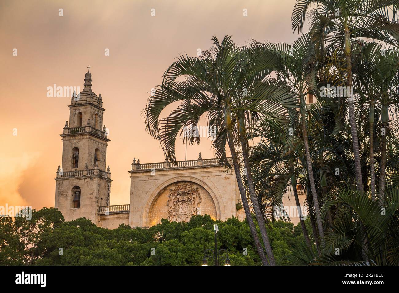 Merida mexico architecture sunset hi-res stock photography and images ...