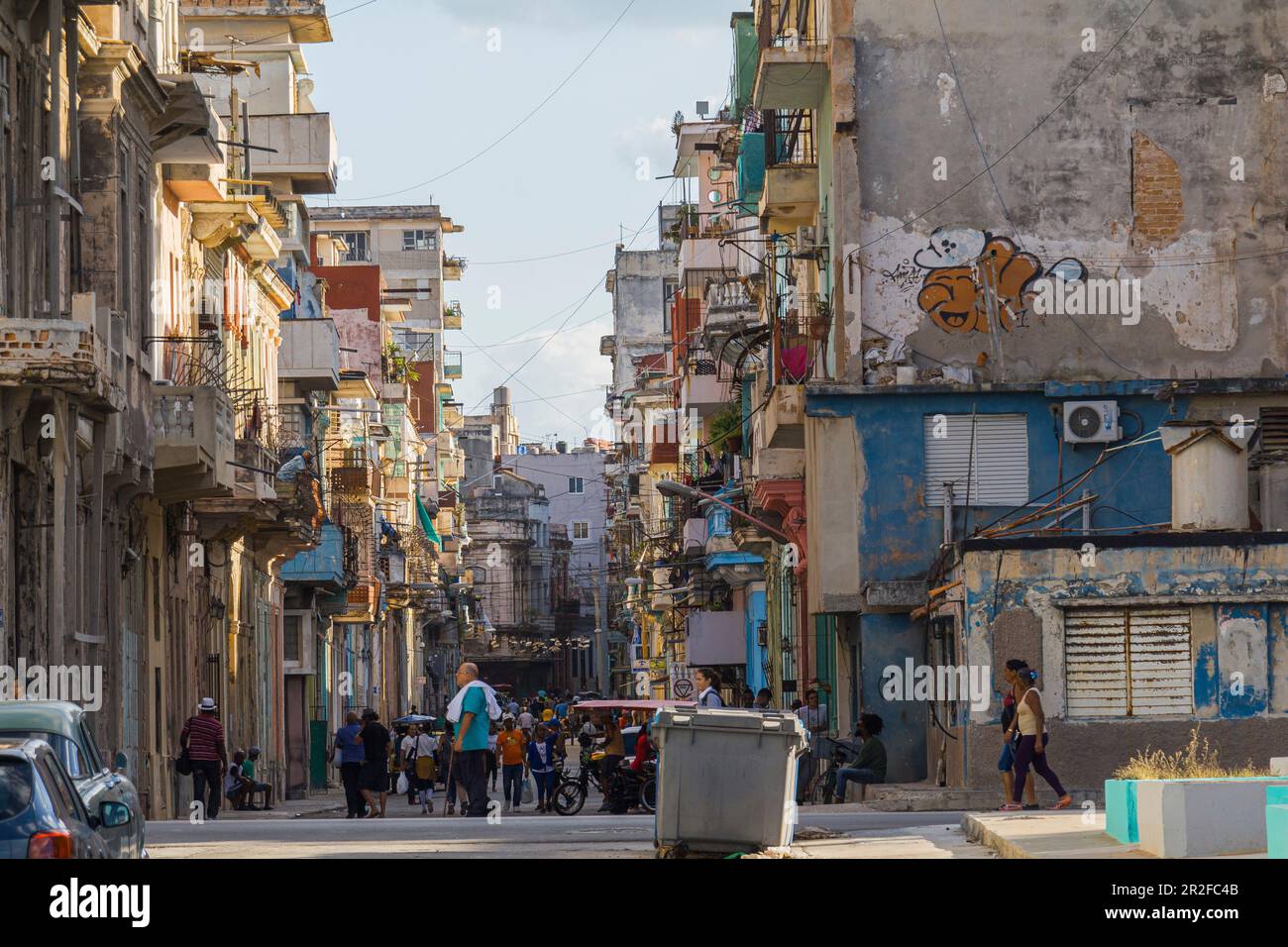 Colorful Cuban alley with old colonial house facades, Old Havana, Cuba ...