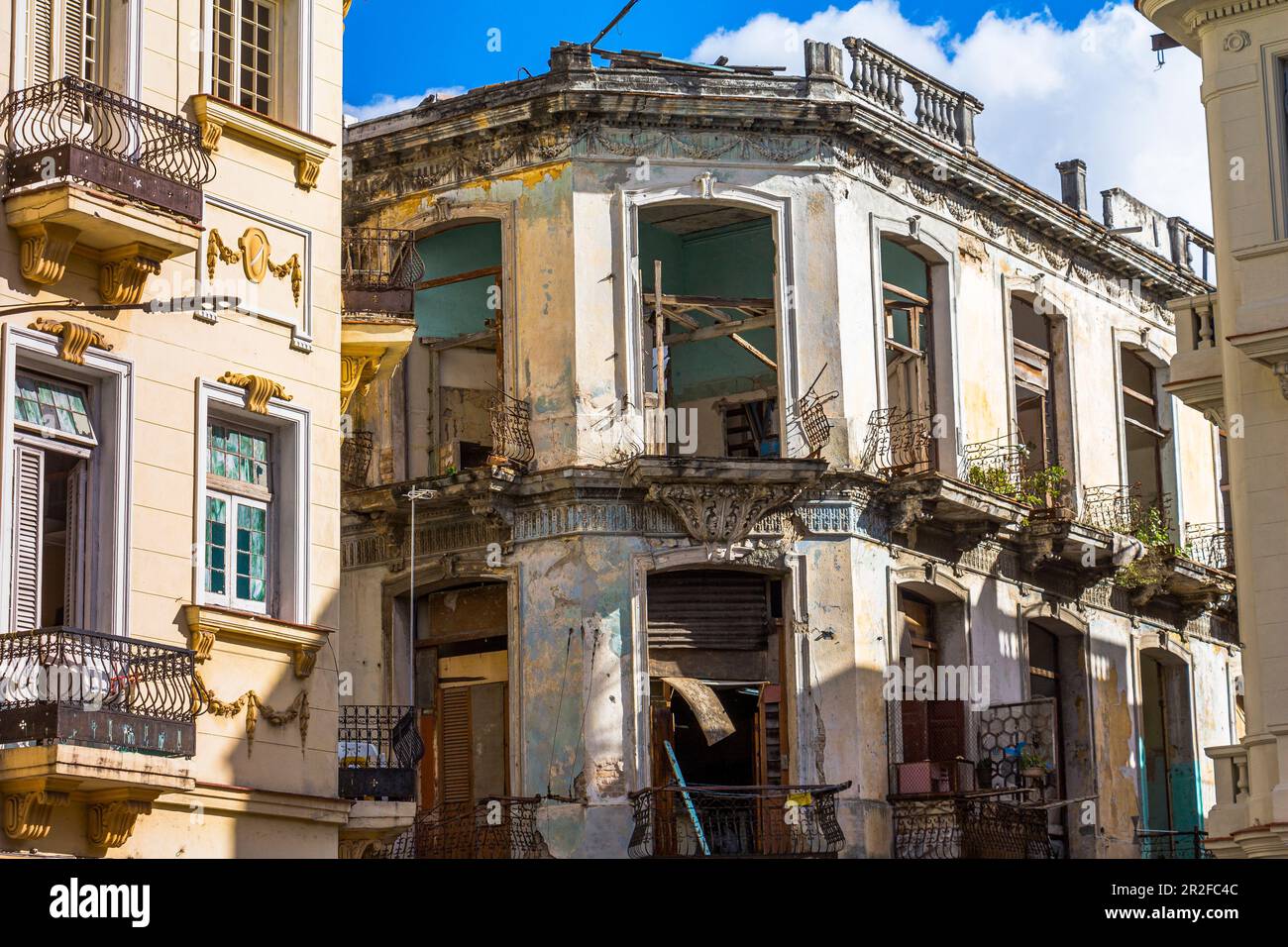 Broken houses america hi-res stock photography and images - Alamy