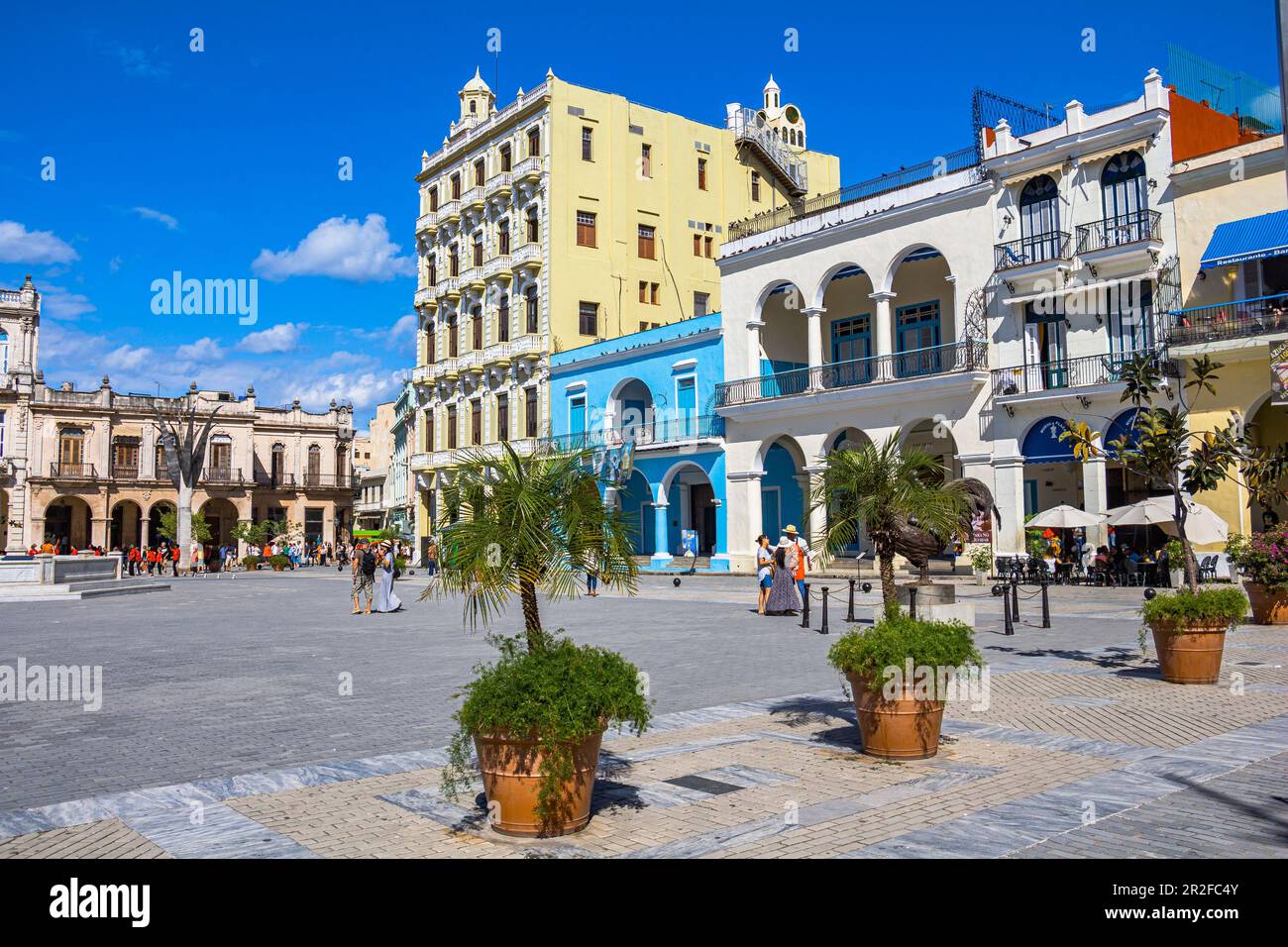 "Plaza Vieja" - square with colorful Cuban house facades in colonial ...