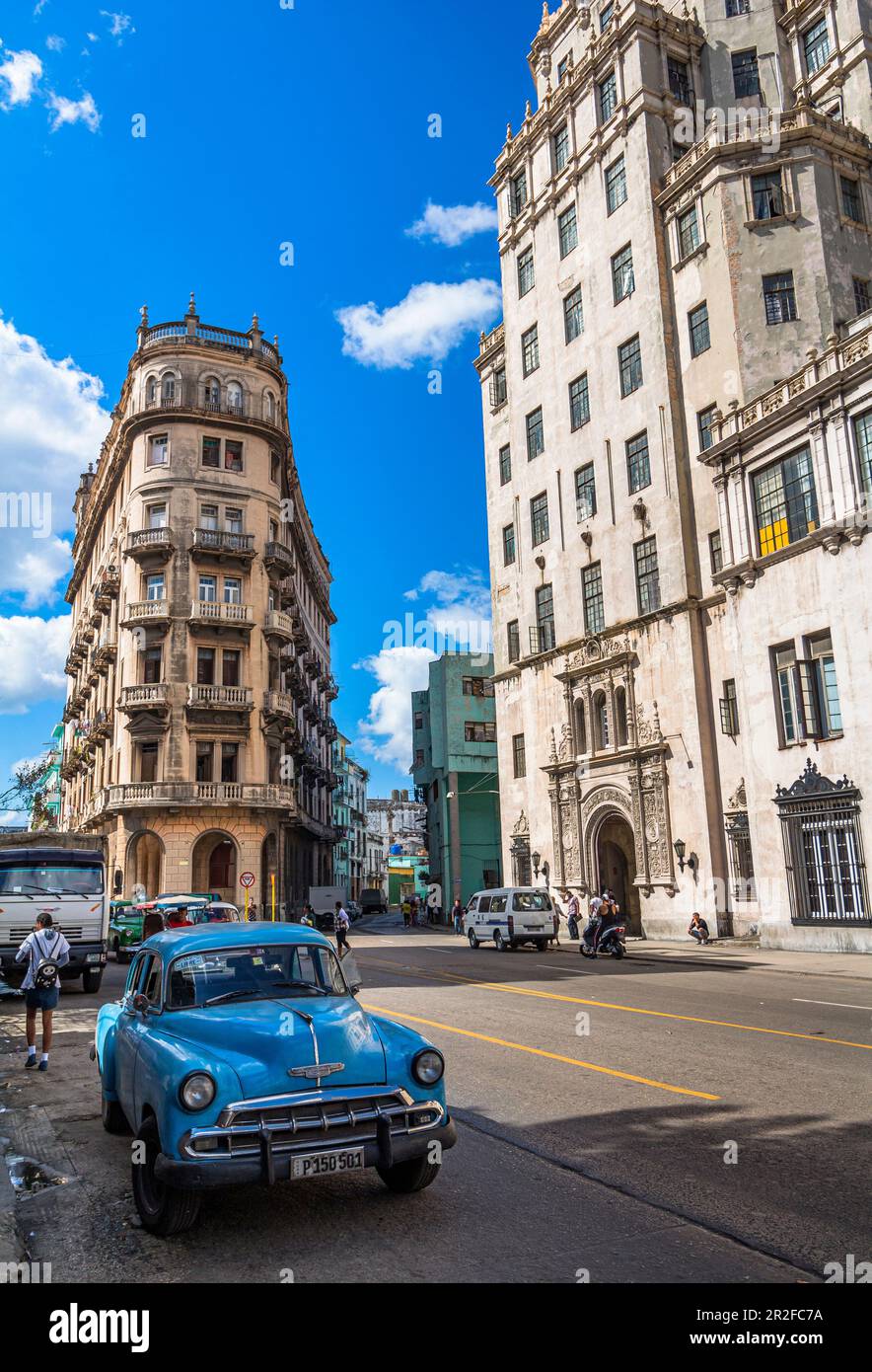 Typical Cuban street with colonial houses and blue vintage cars, Old ...