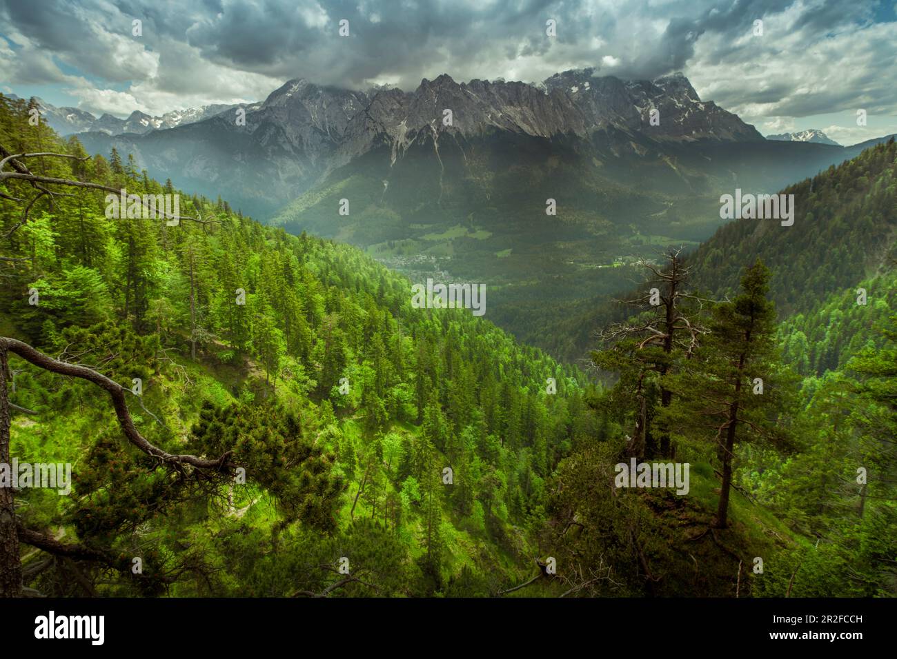 Through the yellow walls to the Stepbergalm. Gorge at the Stepbergalm ...