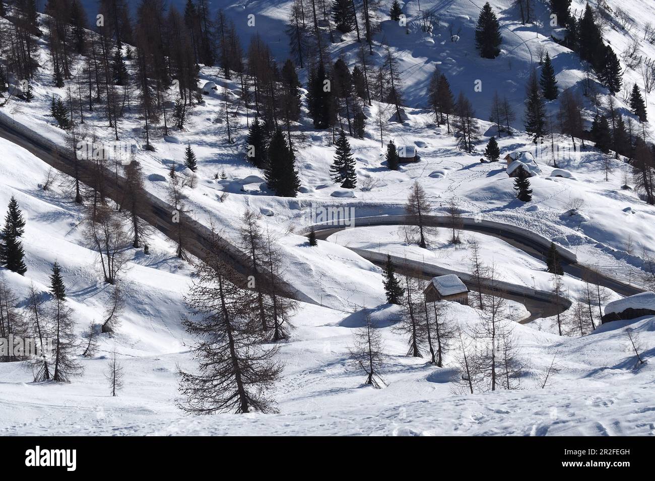 Pass road over Cortina d´Ampezzo, at the Giau Pass, snow, curves ...