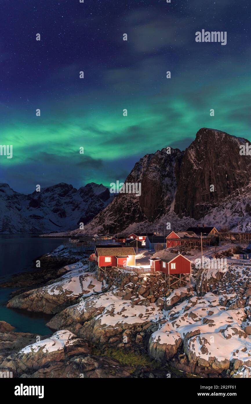 Aurora Borealis Behind Mountain Hi res Stock Photography And Images Alamy aurora-borealis-behind-mountain-hi-res-stock-photography-and-images-alamy