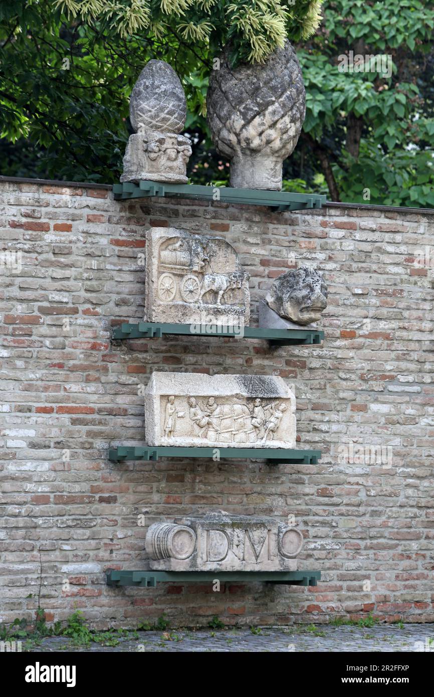 Roman artifacts hi-res stock photography and images - Alamy
