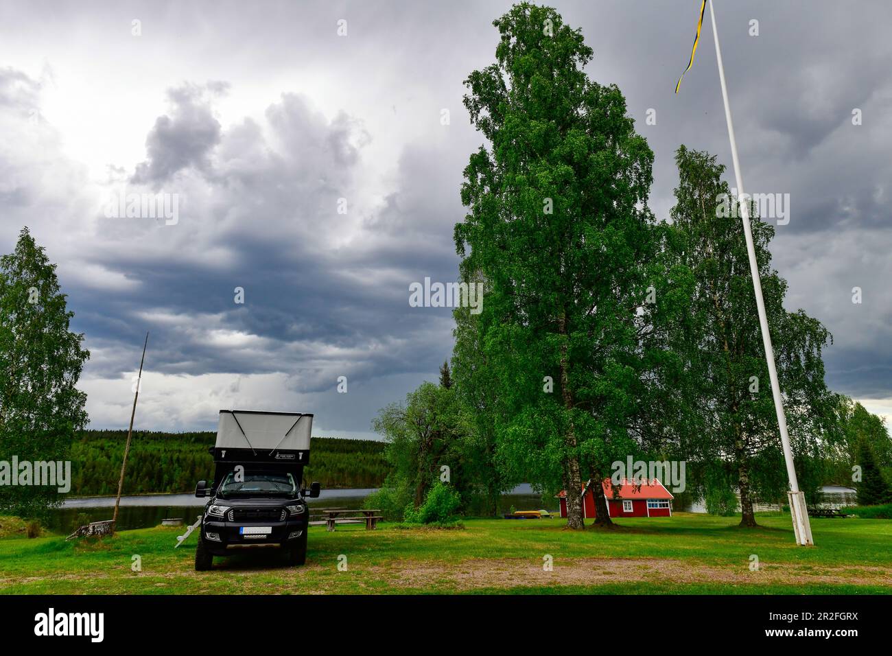 Pick-up camper at a lakeside parish hall in Gänsen, Örebro Province ...