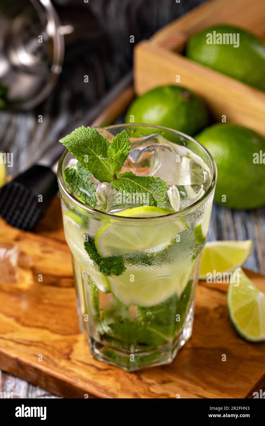 Fresh lime lemon mint hi-res stock photography and images - Alamy