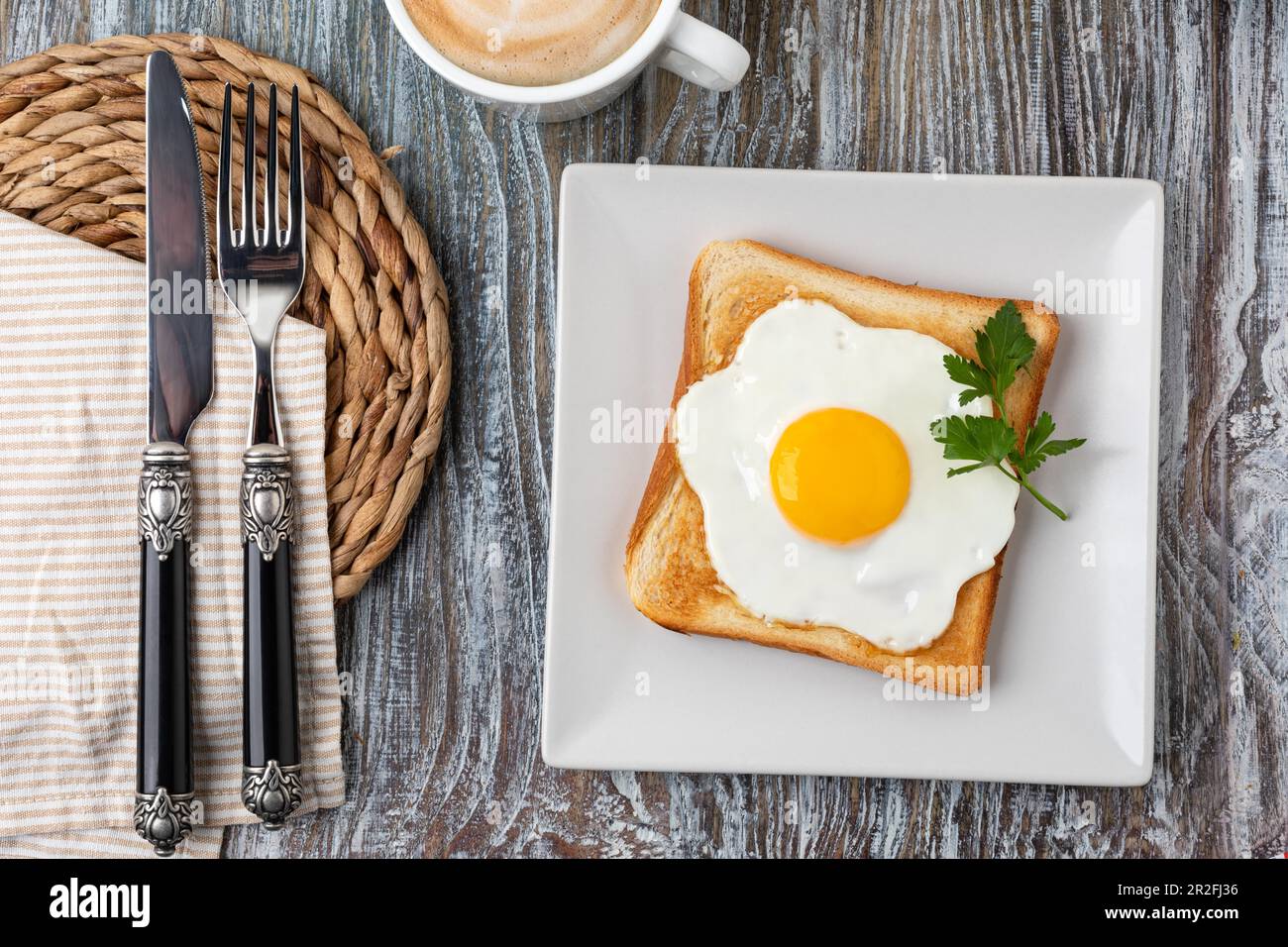 Toast avocado fried egg hi-res stock photography and images - Alamy