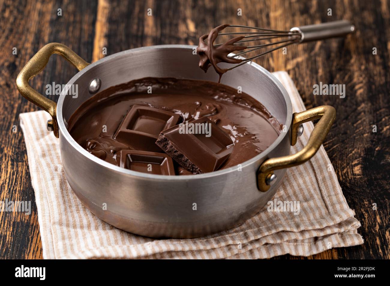 Dark cream background hi-res stock photography and images - Alamy