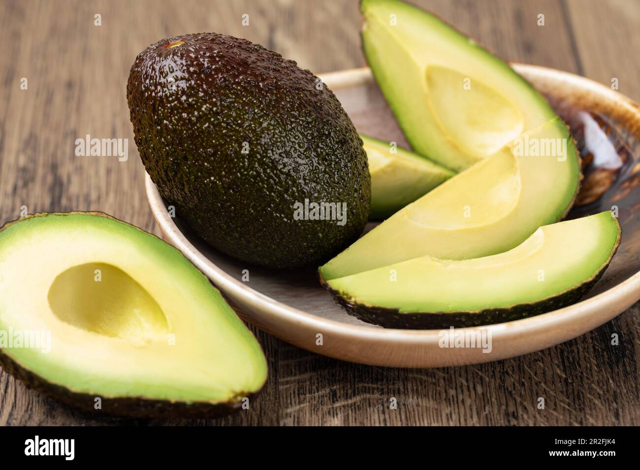 Close up half avocado hi-res stock photography and images - Alamy