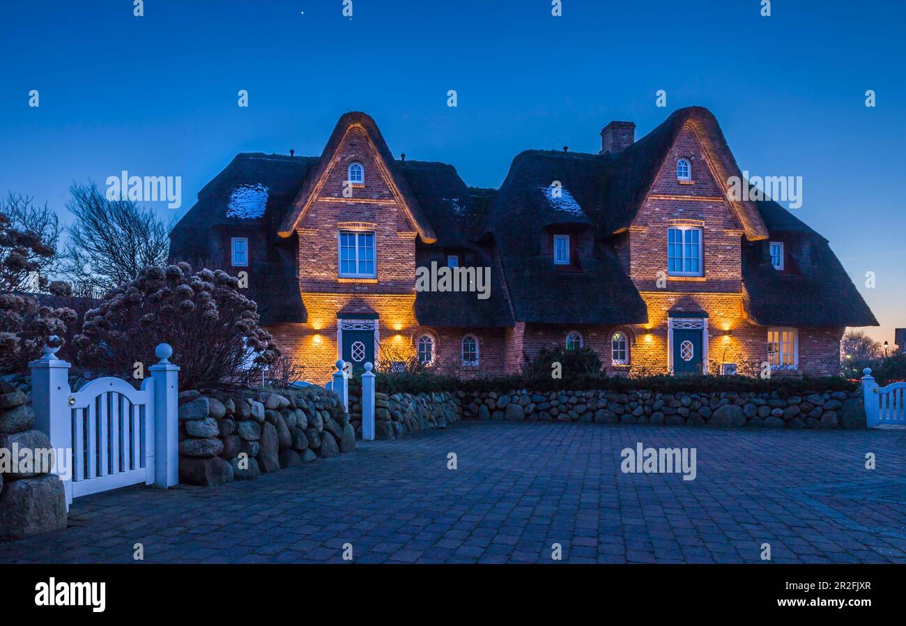 Thatched roof houses in tinnum hi-res stock photography and images - Alamy