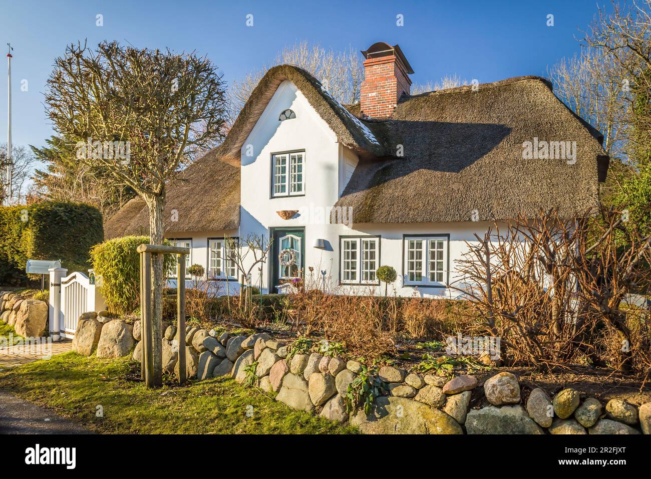 Historic thatched roof house in Keitum, Sylt, Schleswig-Holstein ...