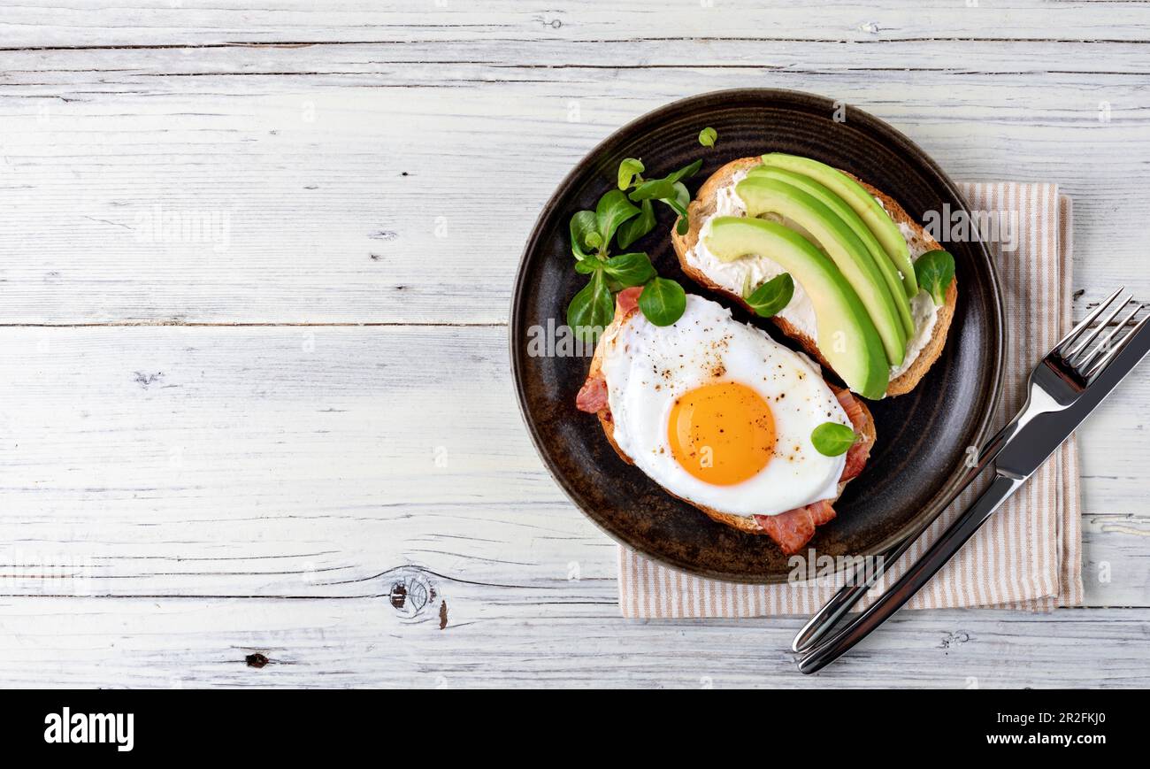 Avocado toast fried egg hi-res stock photography and images - Alamy