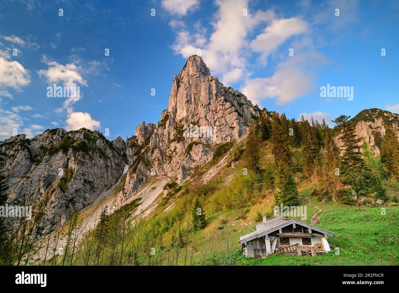 Traditional alpine building with Hörndlwand, Hörndlwand, Chiemgau Alps ...