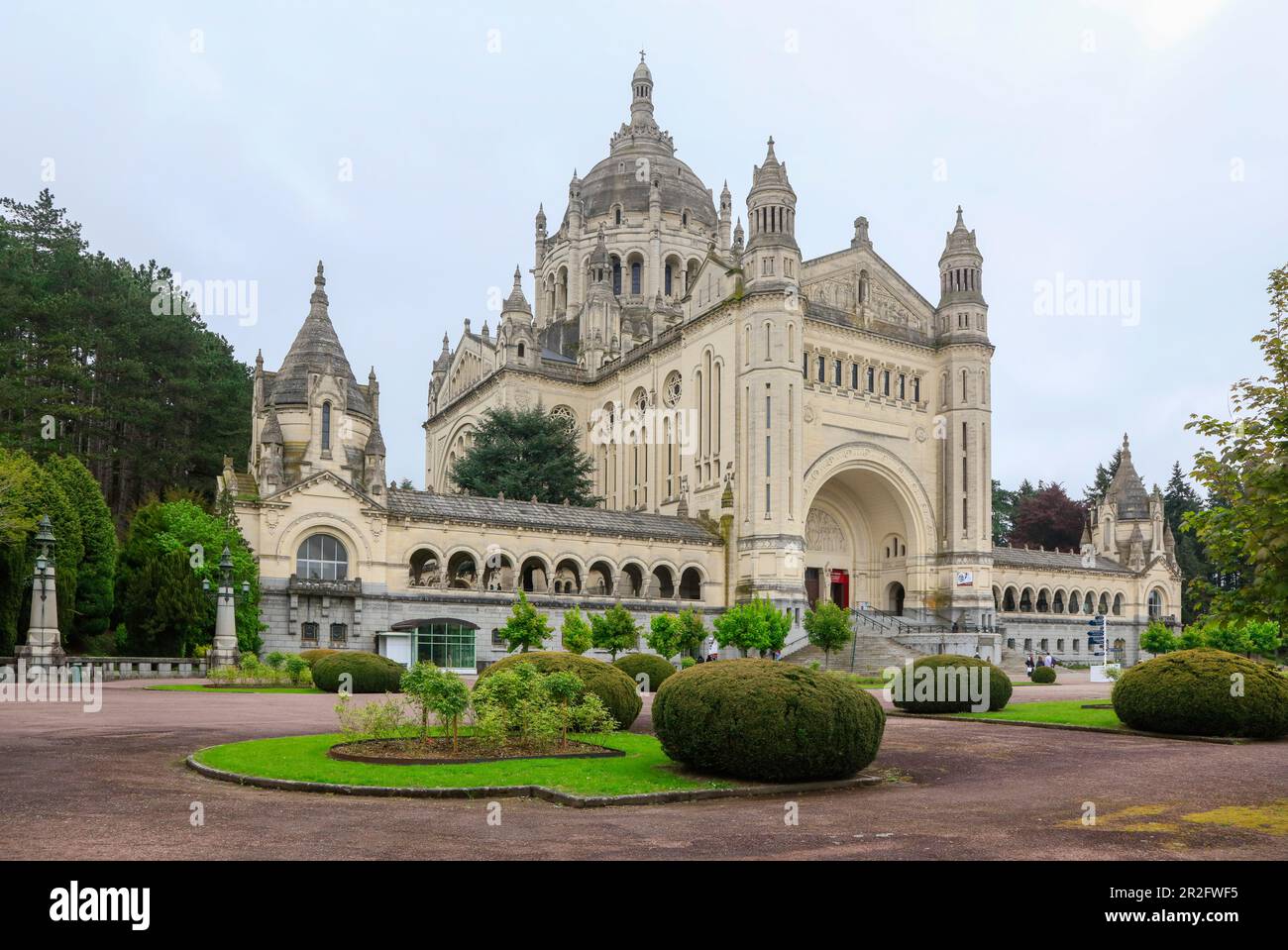 Romano-Byzantine Basilica Basilique Sainte-Therese de Lisieux, second ...