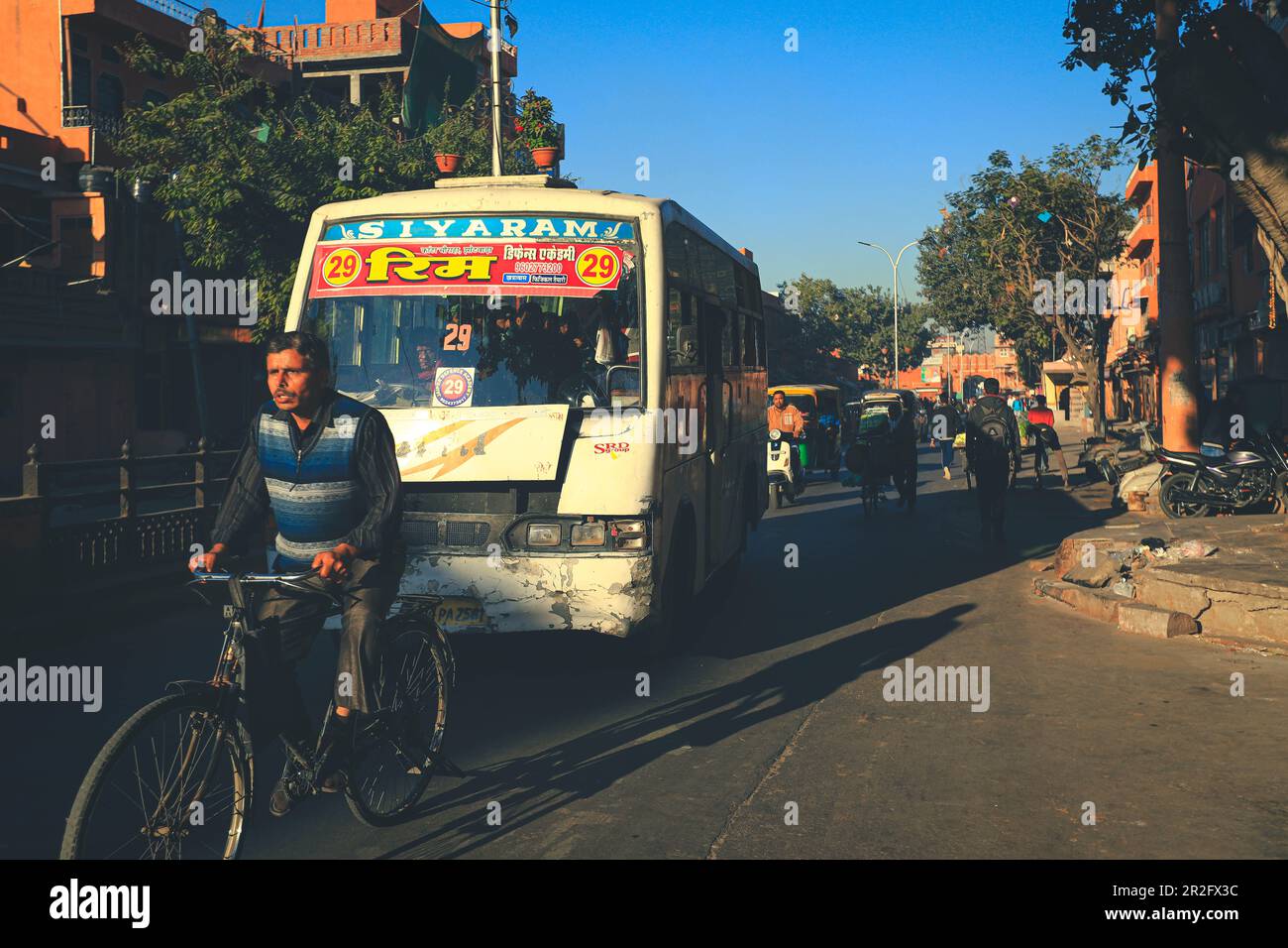 Old bus india hi-res stock photography and images - Alamy