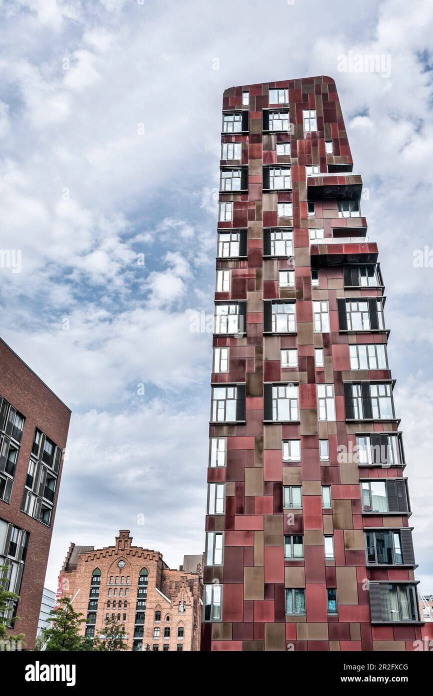Red skyscraper hi-res stock photography and images - Alamy