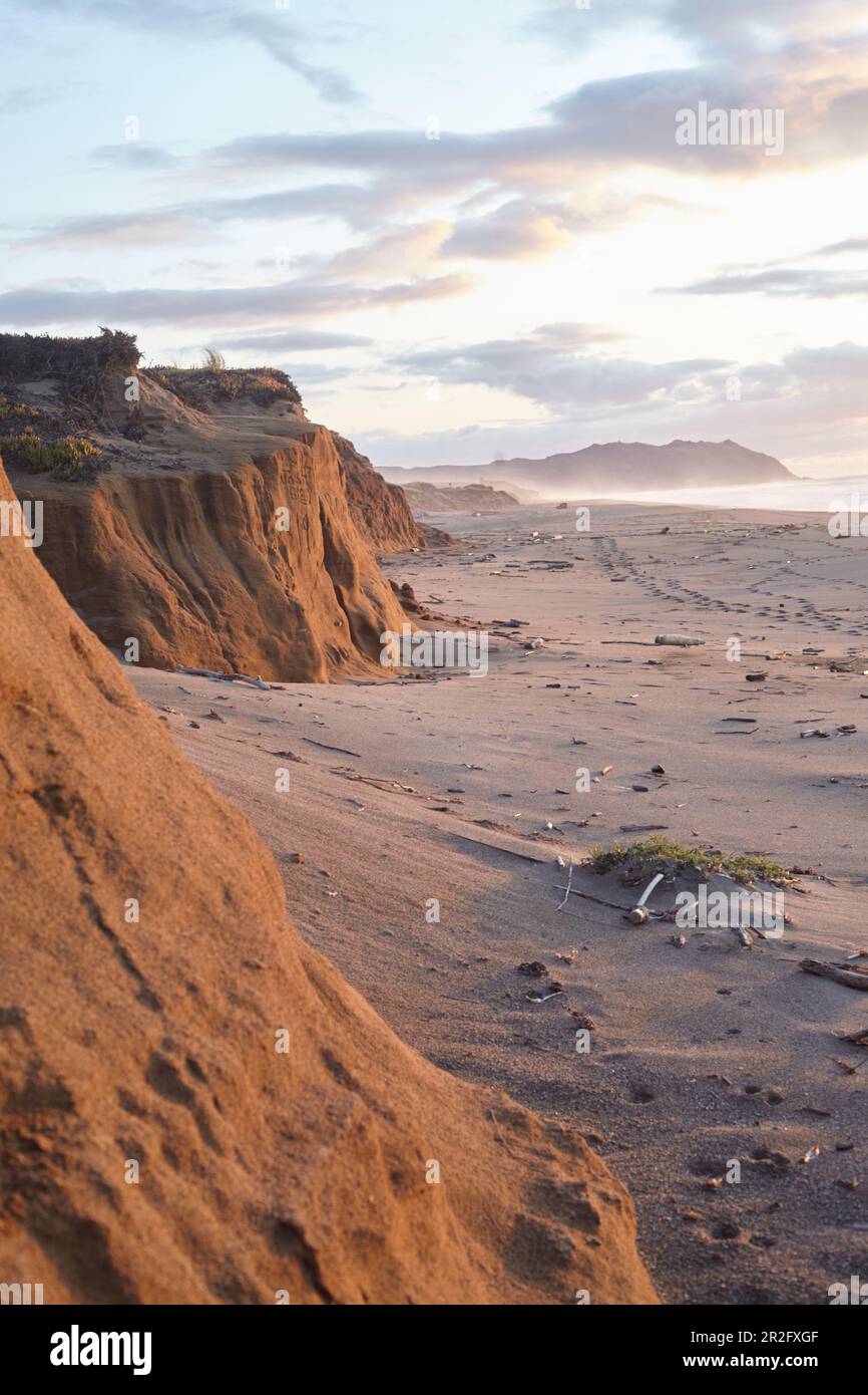 Californian pacific ocean cliffs hi-res stock photography and images ...