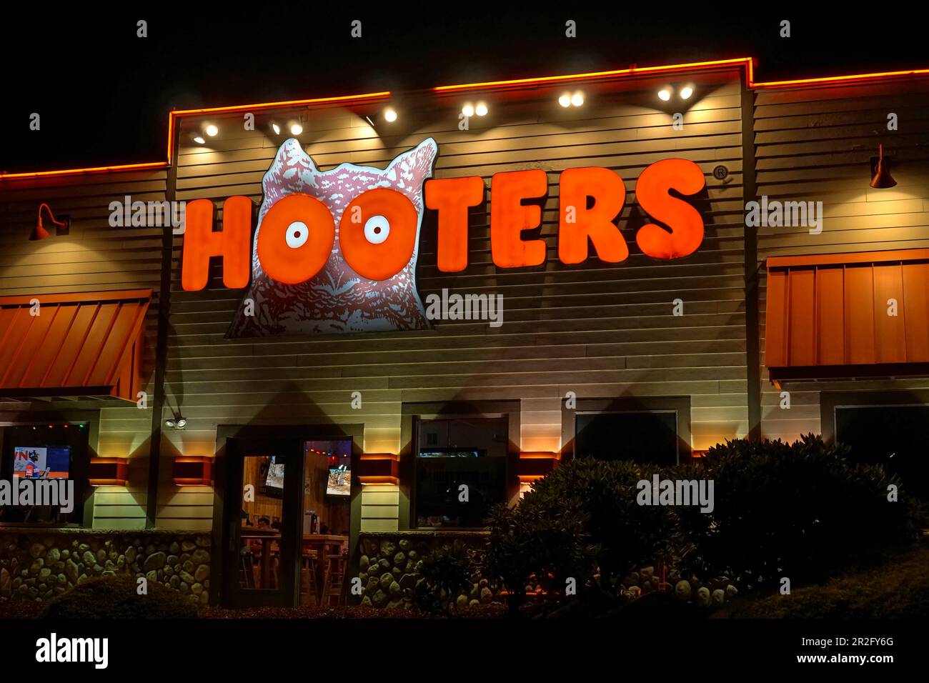 The hooters hi-res stock photography and images - Alamy