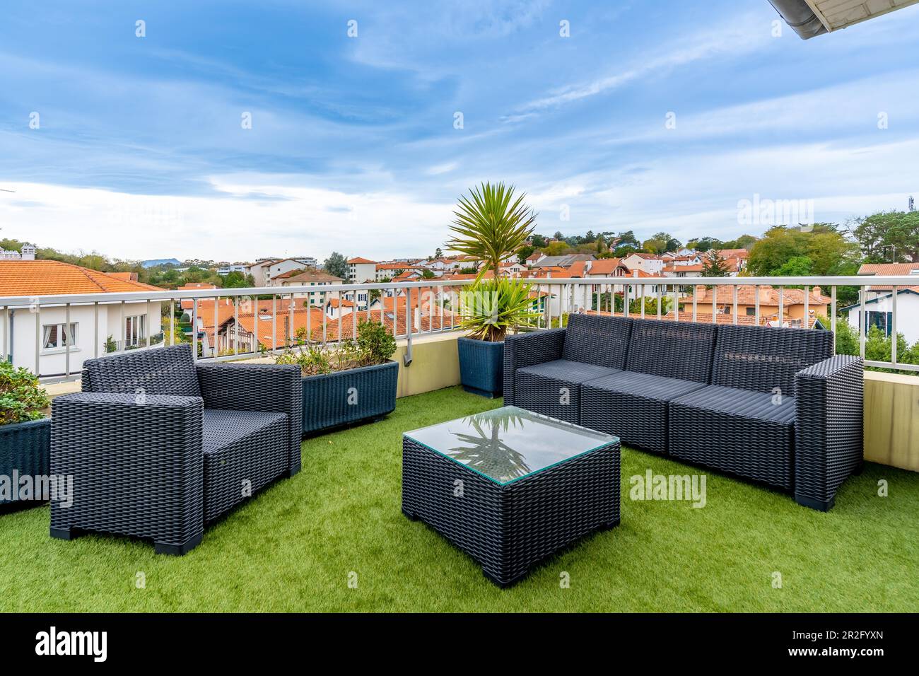 Sunbathe terrace hi-res stock photography and images - Alamy