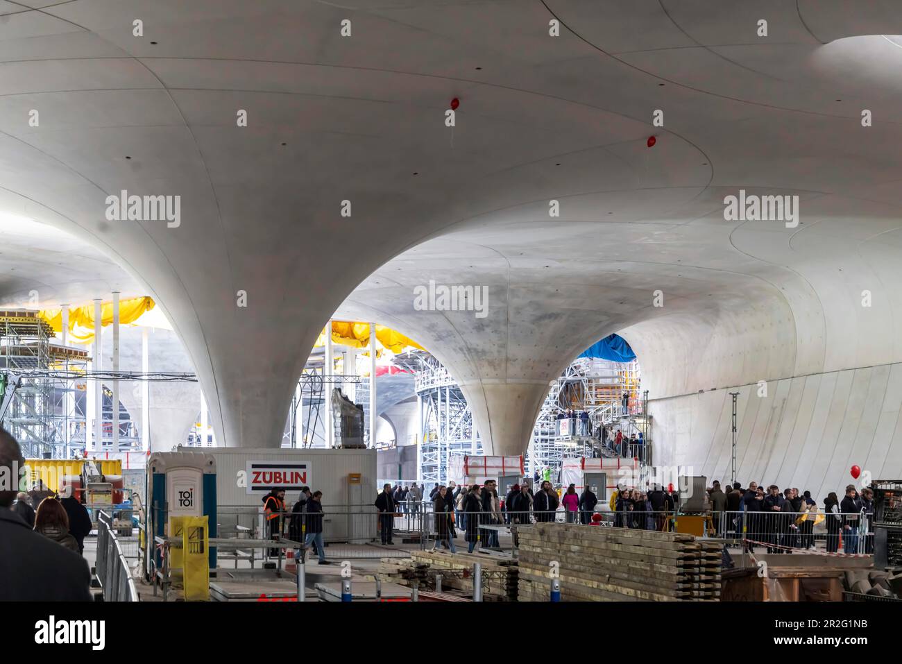Concrete chalice pillar in the underground platform hall, open ...