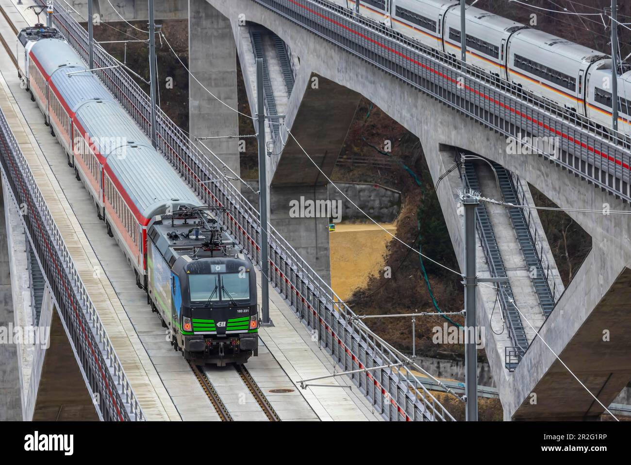 ICE and regional express IRE200 on the Filstal bridge, the third ...