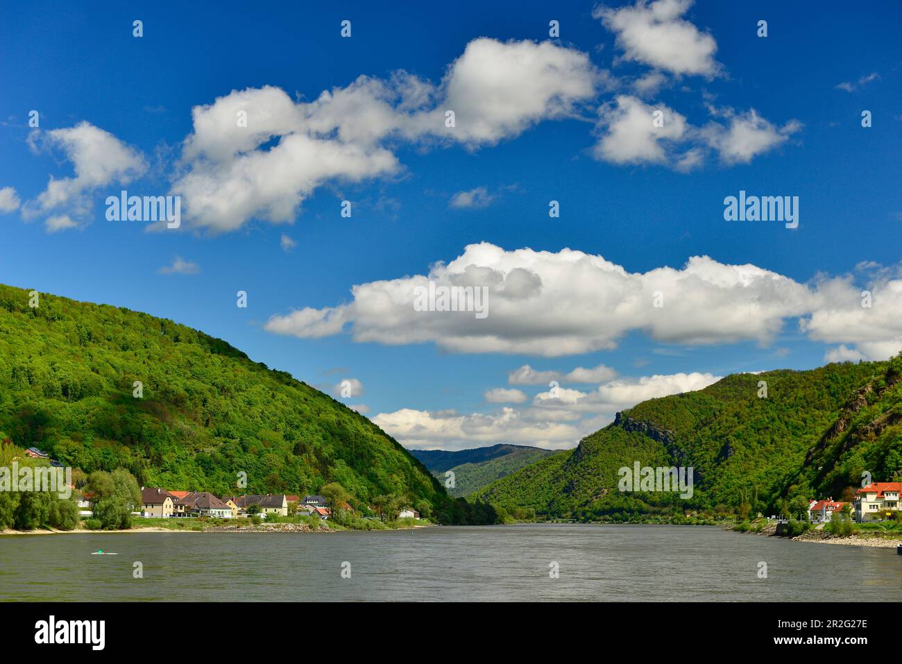 On the Danube cycle path with a view of the Danube and mountains, Spitz ...