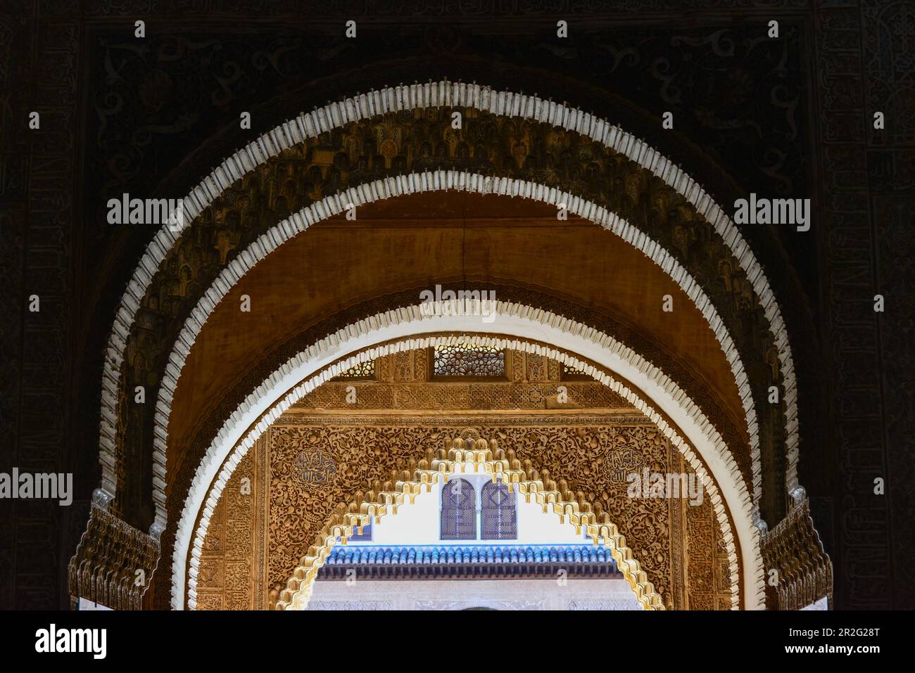 Several arches inside and the view into the courtyard of the Alhambra ...
