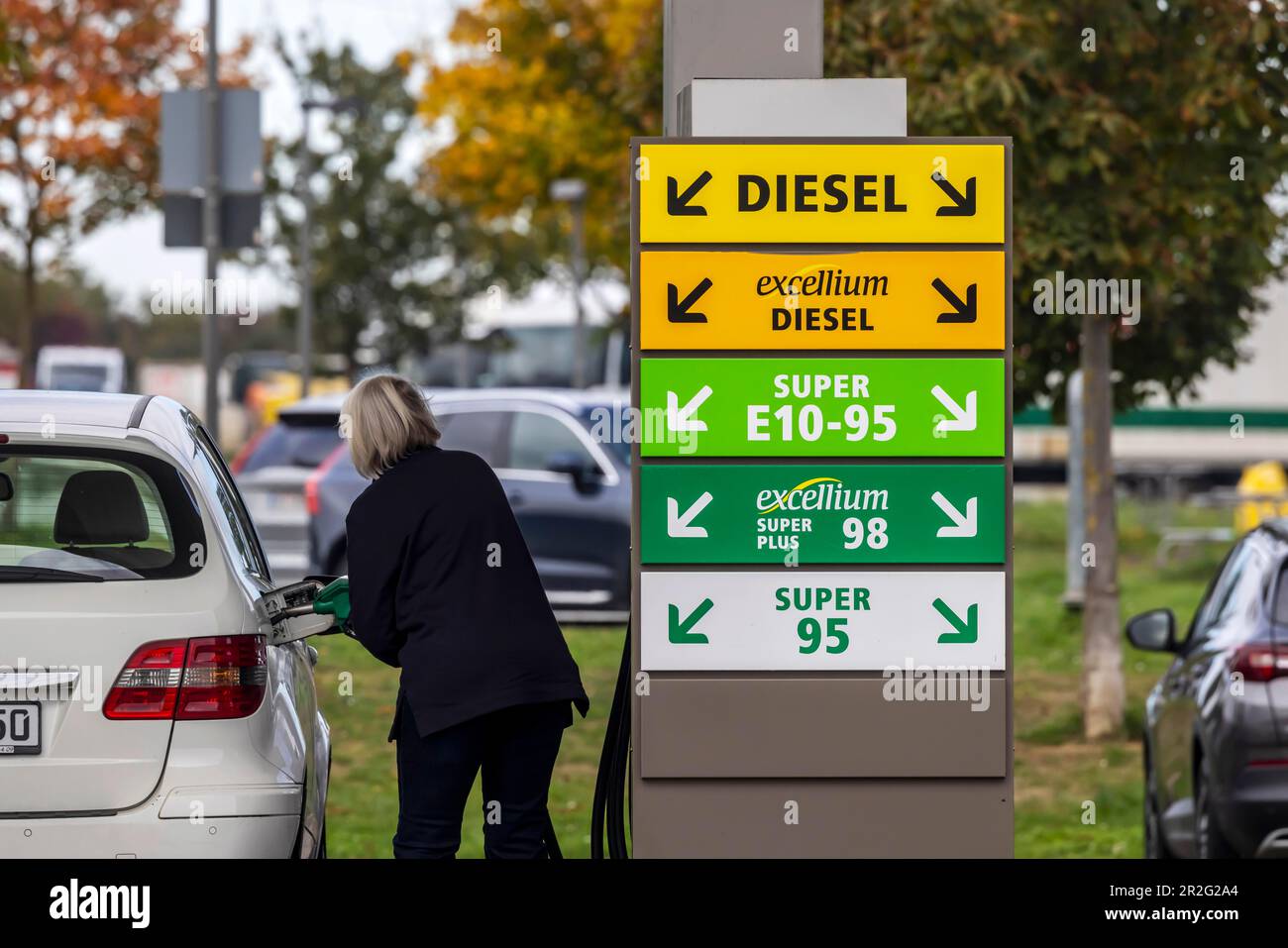 Sign total petrol station hi-res stock photography and images - Alamy