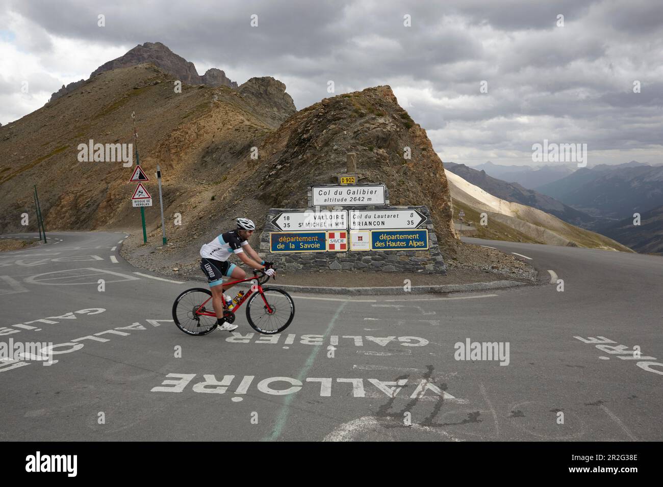 Route des grandes alpes cycle route hi-res stock photography and images ...