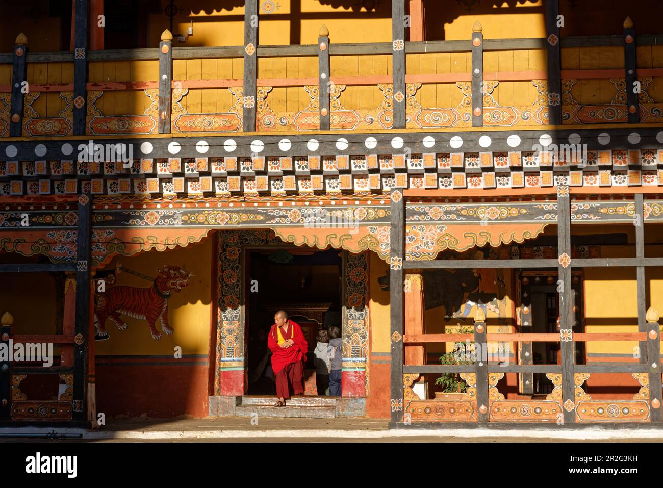 Person enters building hi-res stock photography and images - Alamy