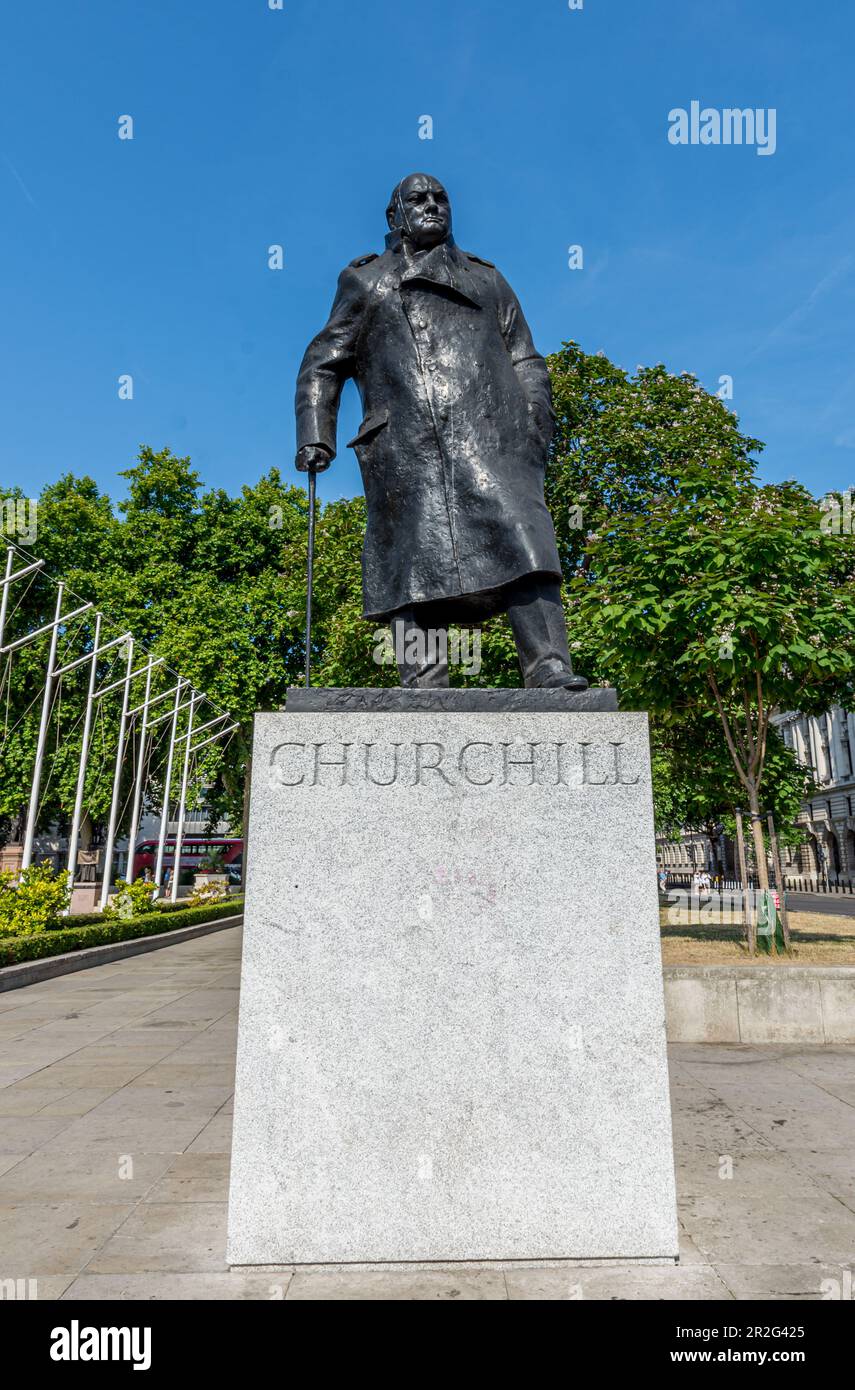 Winston Churchill Statue in Parliament Square in London Stock Photo - Alamy