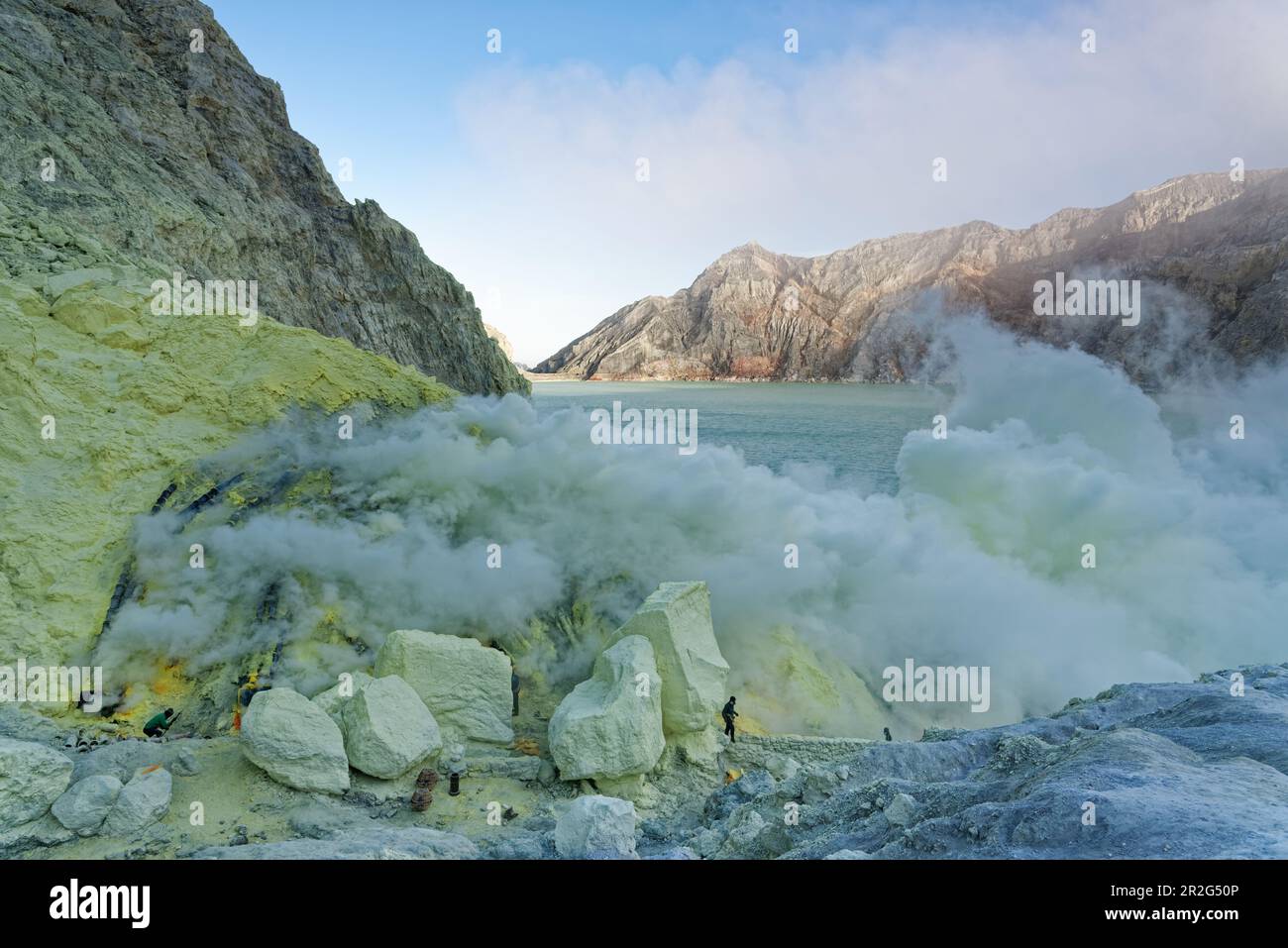 Sulfur springs at the crater lake of Gunung Ijen in the east of Java ...