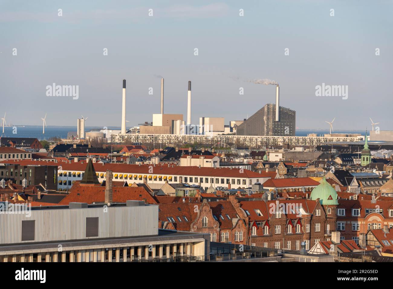 Amager Bakke waste-to-energy plant, Copenhill, Copenhagen, Denmark ...
