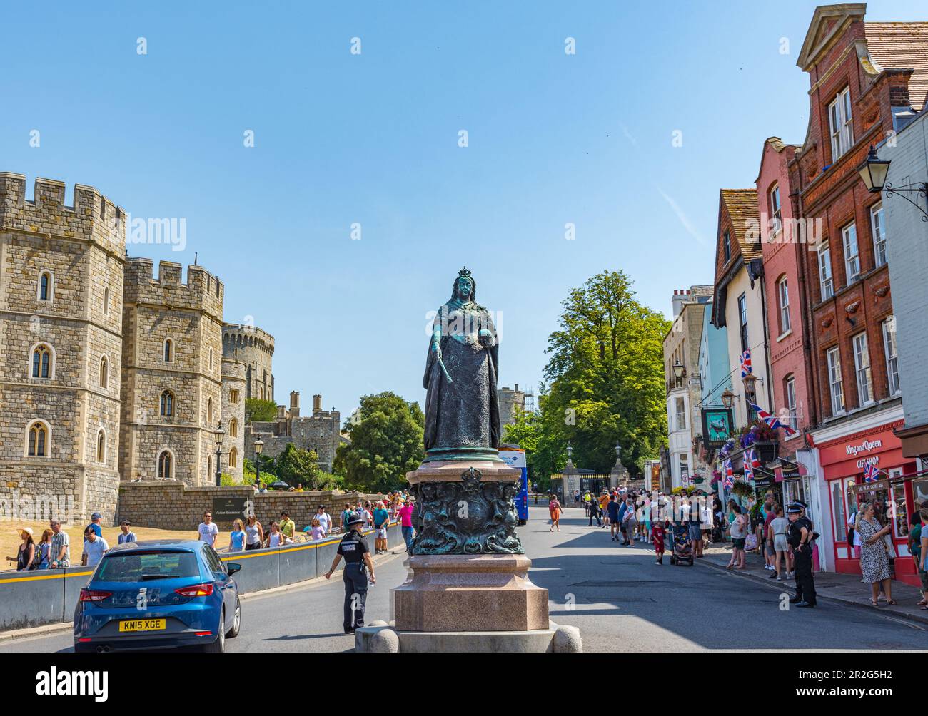 Queen Victoria Statue at Windsor Castle in Windsor, UK Stock Photo - Alamy