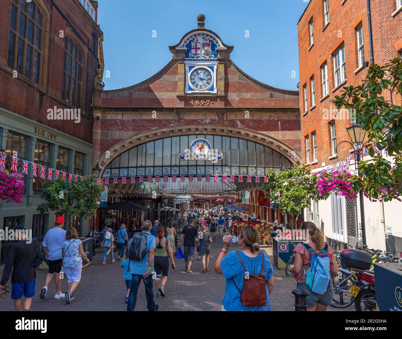 Windsor Castle Shops in Windsor, UK Stock Photo - Alamy