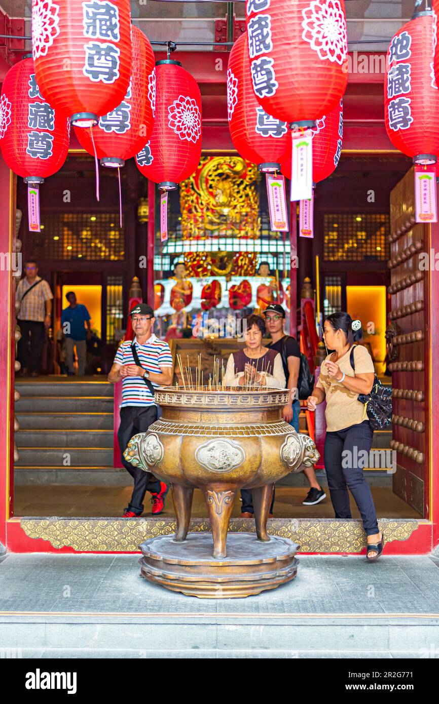 Buddha Tooth Relic Temple and Museum, Singapore Stock Photo - Alamy