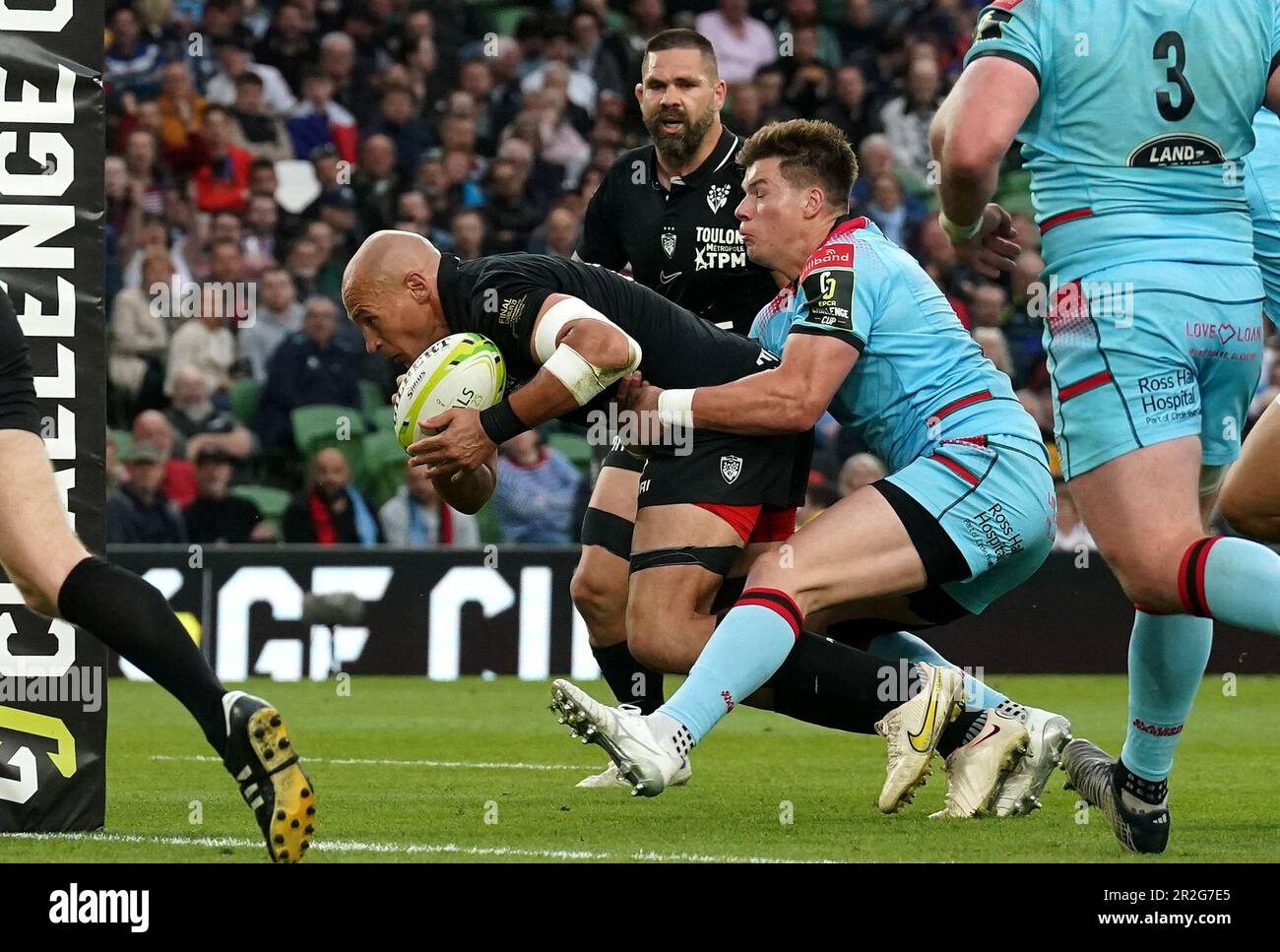 Toulon's Sergio Parisse goes over to score their second try during the ...