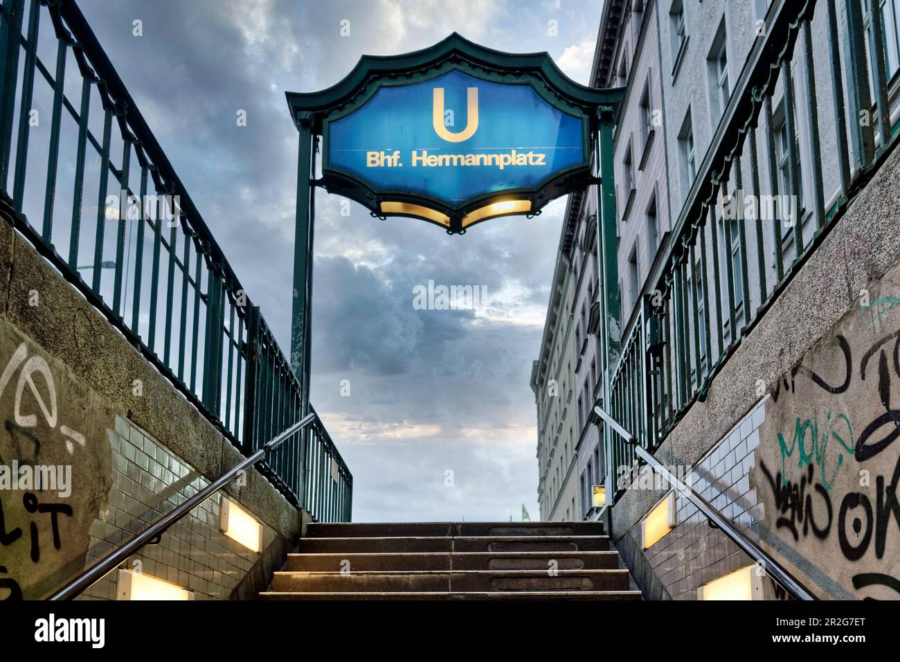 U-Bahn Hermannplatz, Neukoelln, Berlin, Germany Stock Photo - Alamy