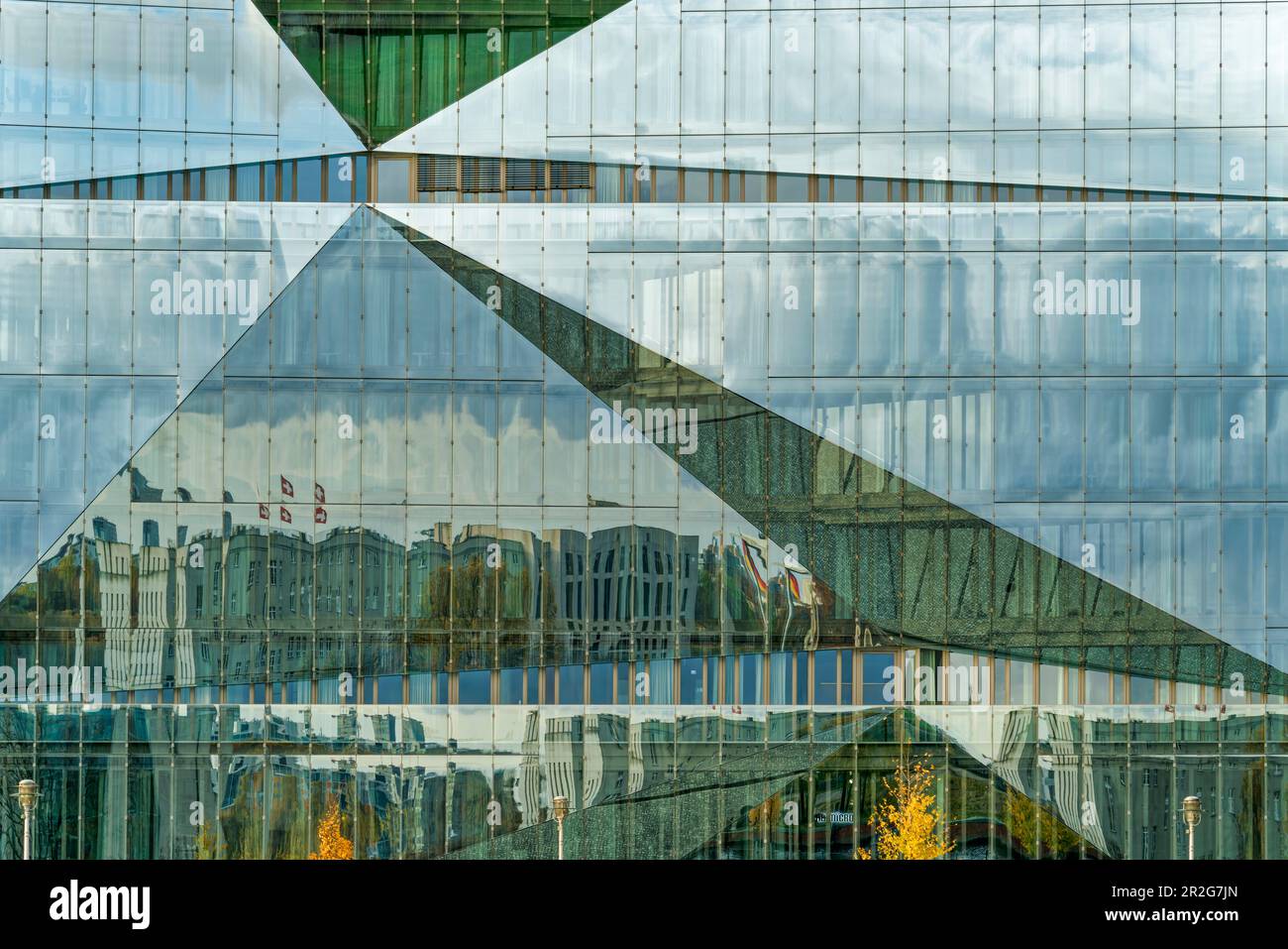 Cube Berlin, modern office building on Washingtonplatz near the main ...