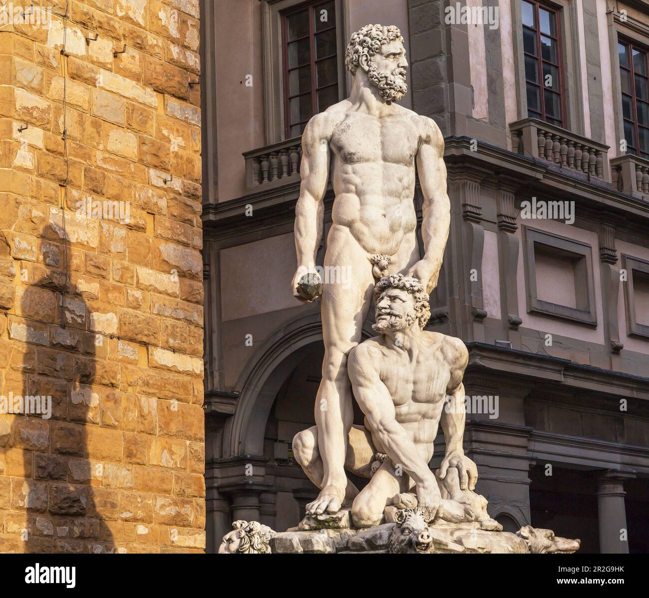 The statues of hercules hi-res stock photography and images - Alamy