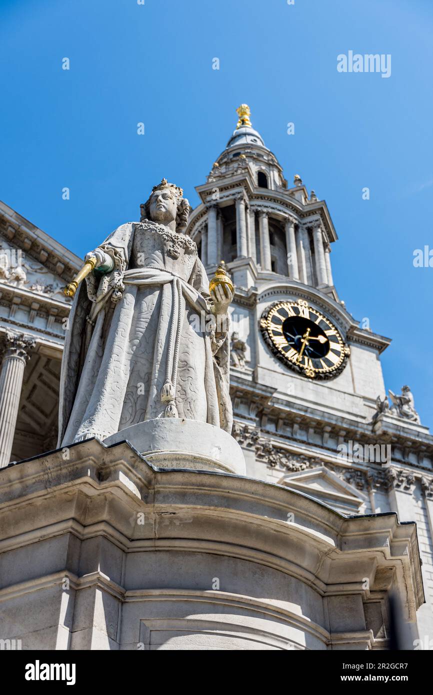 Queen Anne Statue In Front of Christopher Wren's St. Paul's Cathedral ...